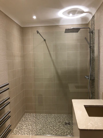 How to Install a Bespoke Shower Screen using U Channel & Support Bar